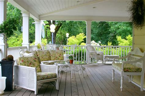 30 Decorating A Wrap Around Porch