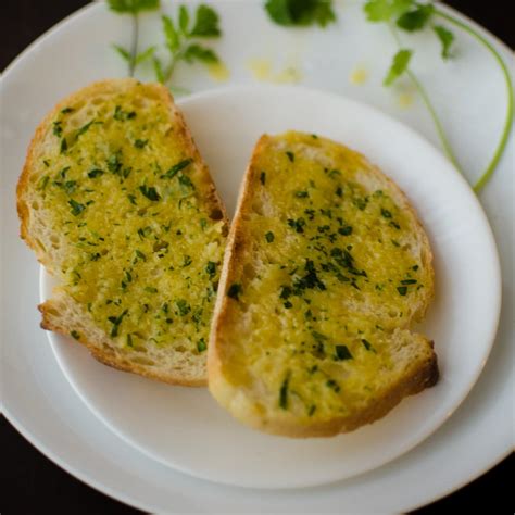 5 Minute Easy Garlic Bread Recipe
