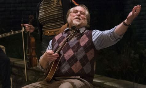 Muere El Actor Julien Arnold Mientras Actuaba En Una Obra Navideña