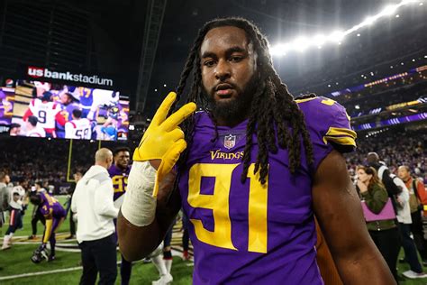 Panthers Agree To Terms With Olb Patrick Jones Ii Yahoo Sports