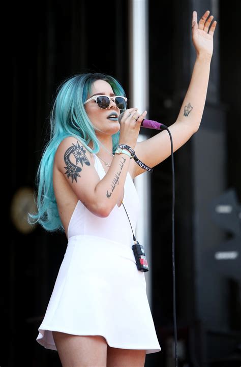 Halseys Hair Evolution Photos Style Evolution Pics