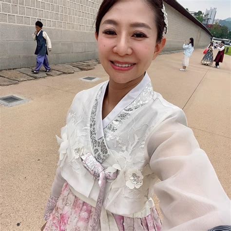 比熊徐邦妮bonnie 這個小短腿😂😂😂 Facebook