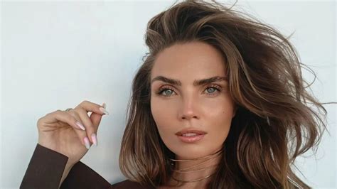 Kim Feenstra Steelt De Show Met Bloedhete Bikini Fotos