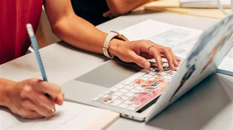 Tips Memulai Freelance Menulis Online Agar Punya Penghasilan Tambahan Halo Bookstore