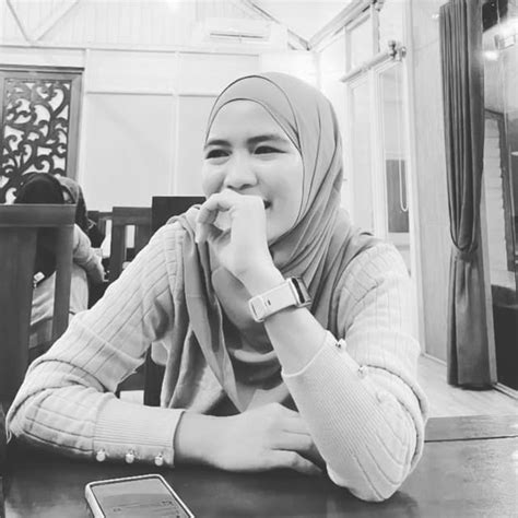 Rara Rasyida Rasyida Rara • Threads Say More