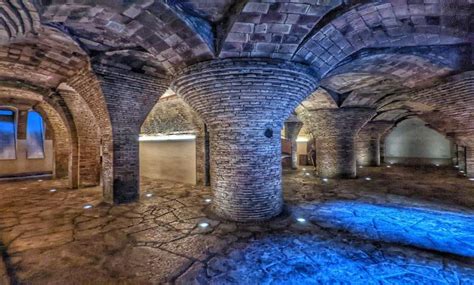 کاخ پالائو گوئل تاریخچه و معماری عکس گردشی تاپ