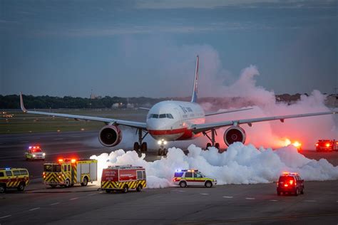 Us Airport Safety Breakdown Exposed As Plane Crash At Laguardia Airport
