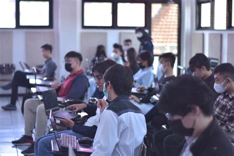 Workshop GOLANG Wadah Bagi Mahasiswa Mempelajari Google Language Universitas Surabaya UBAYA
