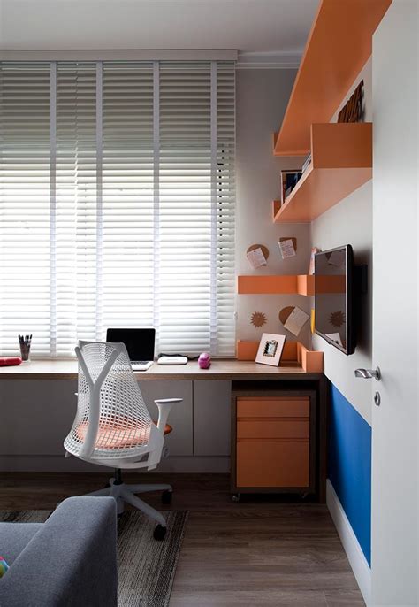 Un Apartamento Que Juega Y Gana Con Paredes De Espejo · A Beautiful Apartment With Mirrored