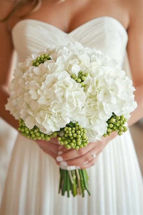 24 Beautiful Hydrangea Bouquets For Your Big Day • Confetti And Roses