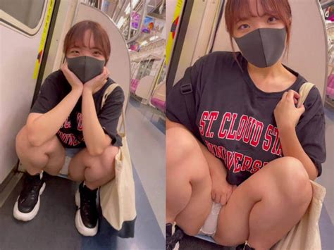 デニムミニスカ女子の電車パンチラエロ画像 性癖エロ画像 センギリ