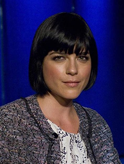 Selma Blair Lost In Space 2018 Wiki Fandom