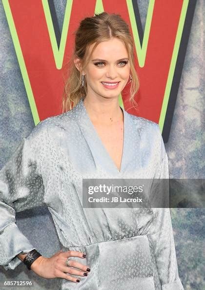 Sara Paxton Attends The Premiere Of Showtimes Twin Peaks At The
