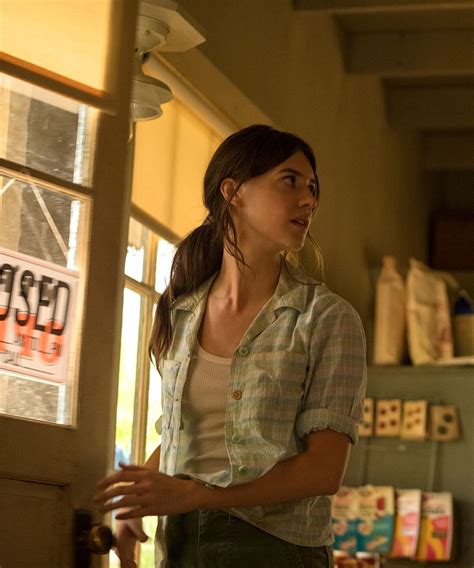 Daisy Edgar Jones é A Forte E Resiliente Kya Clark Em Um Lugar Bem