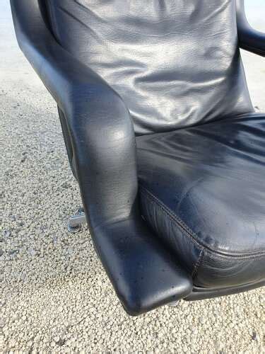 Geoffrey Harcourt For Artifort Holland A Model F152 Black Leather