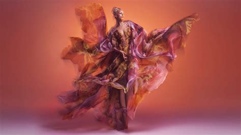 Iris Van Herpen Dresses Up The Mad For An Absolutely Fascinating Exhibition Le Bonbon