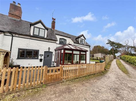 Ashby Road East Burton On Trent De15 3 Bed Cottage £350 000