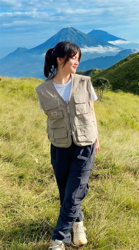Kayess Pakaian Hiking Pose Fotografi Potret Wanita