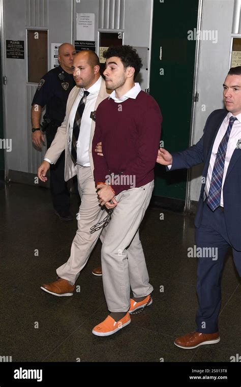 New York Usa 23rd Dec 2024 Luigi Mangione Burgundy Sweater Is