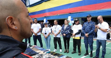 En Un Evento Del Inpec Reclusos De La Cárcel Modelo Entregaron Armas