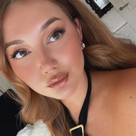 Brooke Sealey Brookella • Threads Say More