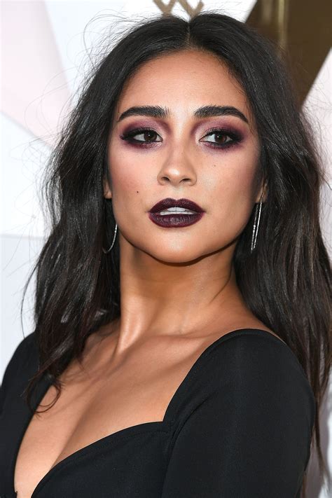 Shay Mitchells Best Beauty Looks Teen Vogue Vampy Makeup Edgy