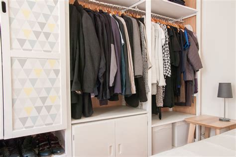 Use A Coffee Mug Hanger As A Closet Organizer Cubby