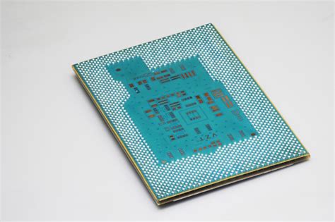 「ムーアの法則」をさらに加速！ Intelが2020年代後半に「ガラス基板」のcpuを実用化 1兆個のトランジスタの集積を目指して