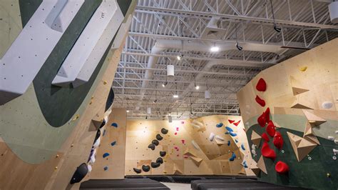 Quebec Climbing Gym Offers In House Physio Hot Yoga And Three Floors