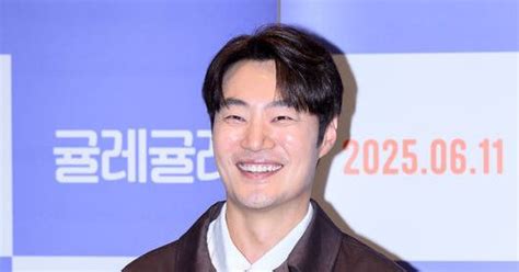 사진 이희준환한 미소