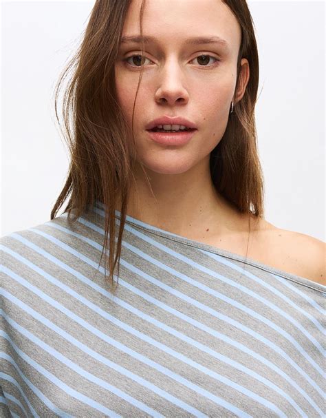Short Sleeve Asymmetric T Shirt Women Bershka