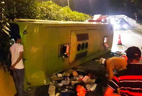 Driver Killed 25 Passengers Survive After Bus Overturns At Jalan