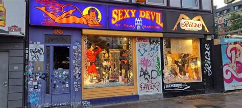 Phố đèn đỏ Tre Magazine