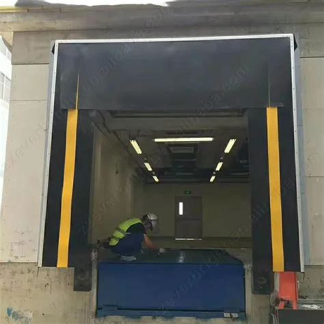 Loading Dock Leveler Seals Retractable Warehouse Dock Seal Dock