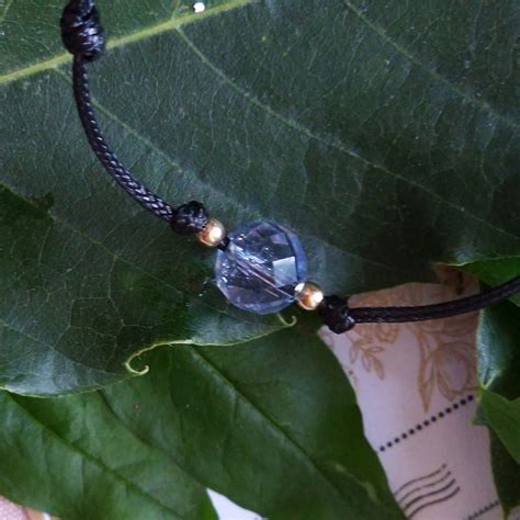 Гривна Черен Конец Скъпоценен Камък Син Топаз и Злато Vipatelie Ателие за Подаръци