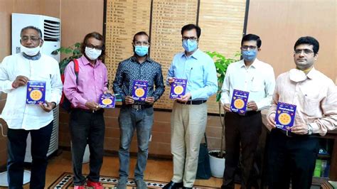 वैभवशाली प्राचीन लिपी या दिवाळी अंकाचे जिल्हाधिकारी सुरज मांढरे यांच्या हस्ते प्रकाशन