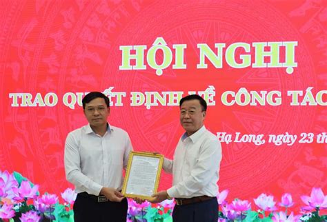 Đảng ủy Than Quảng Ninh Trao Quyết định Về Công Tác Cán Bộ Tại Đảng Bộ