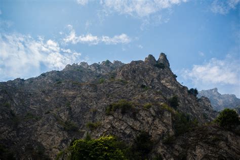 무료 이미지 경치 자연 록 황야 구름 하늘 언덕 모험 골짜기 산맥 낭떠러지 지역 산등성이 정상 회담 고원 지리적 특징 산악 지형