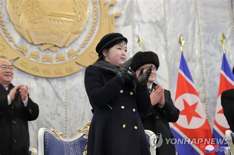 건군절 75주년 열병식 참석한 김정은 딸 김주애 연합뉴스