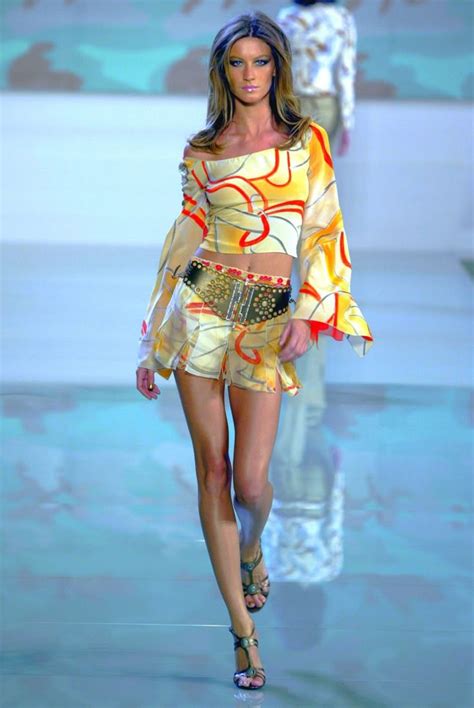 Gisele Bundchen Fashion Stunning Outfit On The Runway