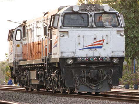 Kereta Api Indonesia Cc206 Kembali Ke Dipo Lokomotif Yogyakarta