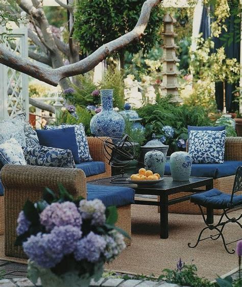 Outdoor Living Room With Blue And White Furniture Chinoiserie Garden