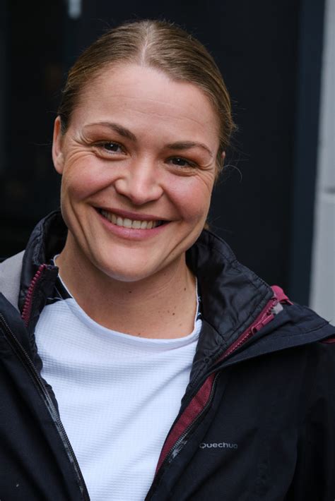 Floriane Eichhorn Spielt Nadine Pfeiffer Offizieller „unter Uns“ Fanclub