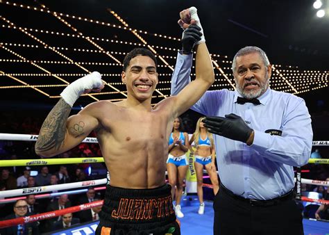Photos Keyshawn Davis Kos Denys Berinchyk With Body Shot To Claim