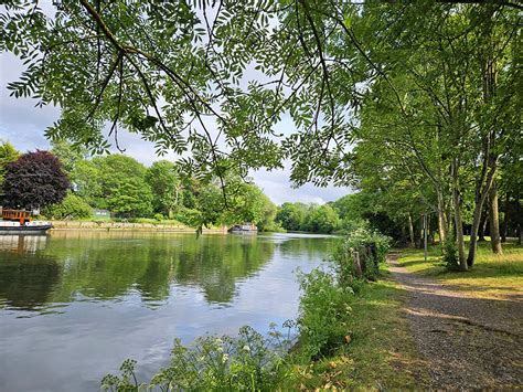 Windsor And Runnymede Walk Walking Post