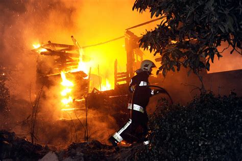 U Potpunosti Izgorjela Drvena Staja I Krovna Konstrukcija Zidane Staje Dok Je Fasada Obiteljske