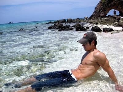 Conflicting Clarity On The Beach