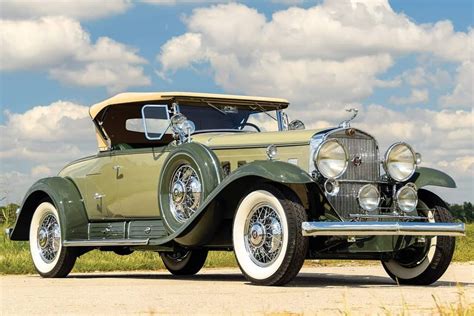 An Antique Classic Car 992x496