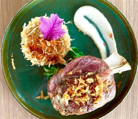 Ciolan De Porc Copt Cu Varza Alba Si Crema De Hrean 800g Rabbit Hole And Soup Comenzi Online