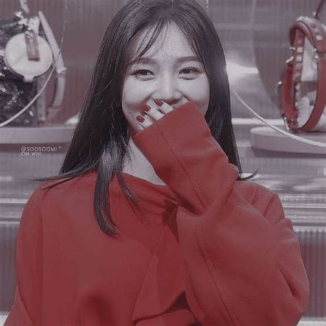 Pin On Blackpink Lisa Red Velvet Joy Red Velvet Photoshoot Red Velvet